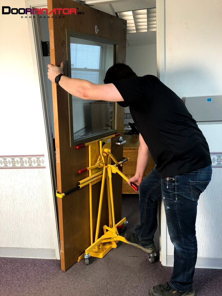 DOORMINATOR® DOOR HANDLER MODEL 3070 160 LBS | Paragon Pro